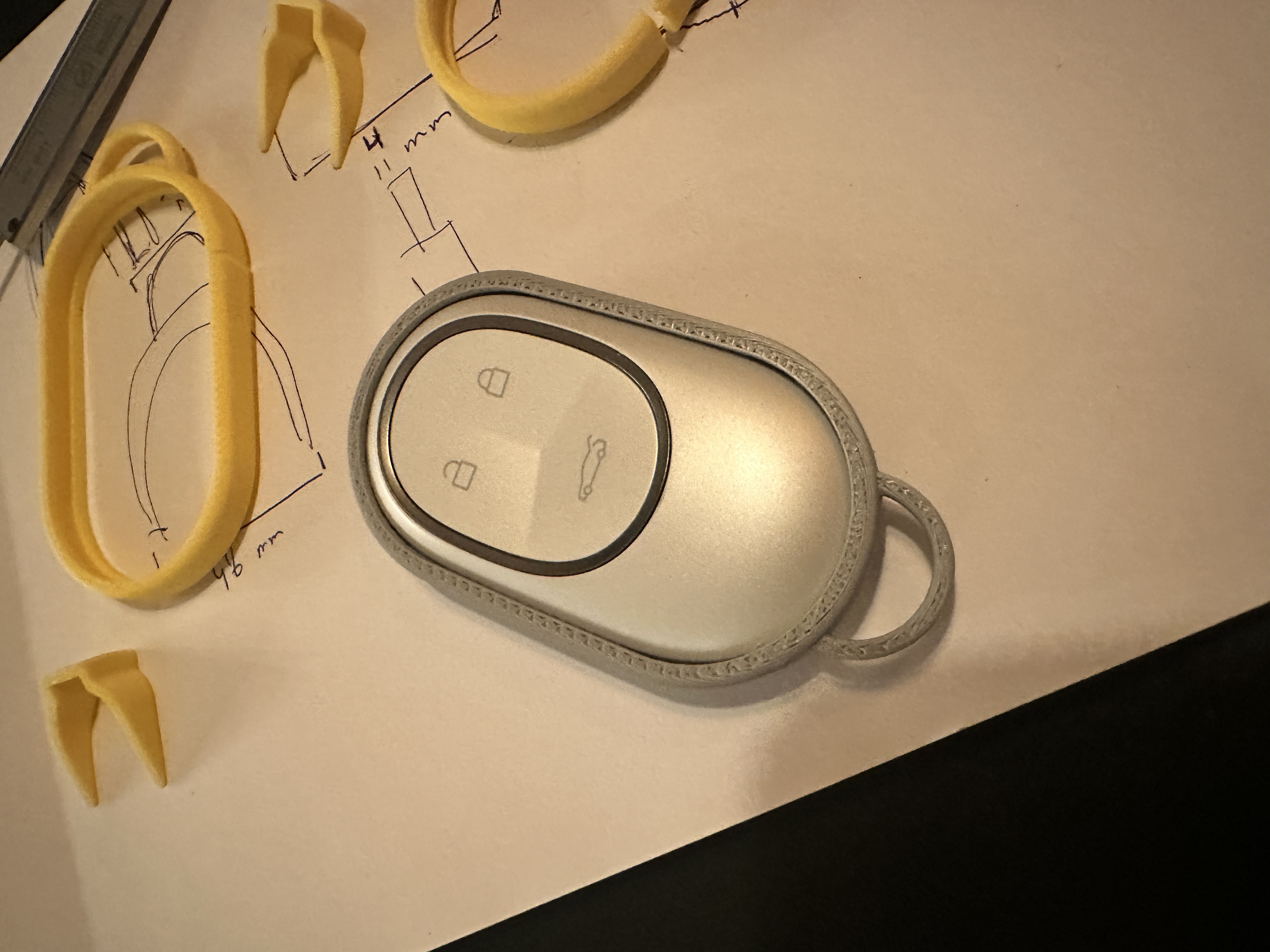 Nio car key holder / ring by RutgerM | Download free STL model ...