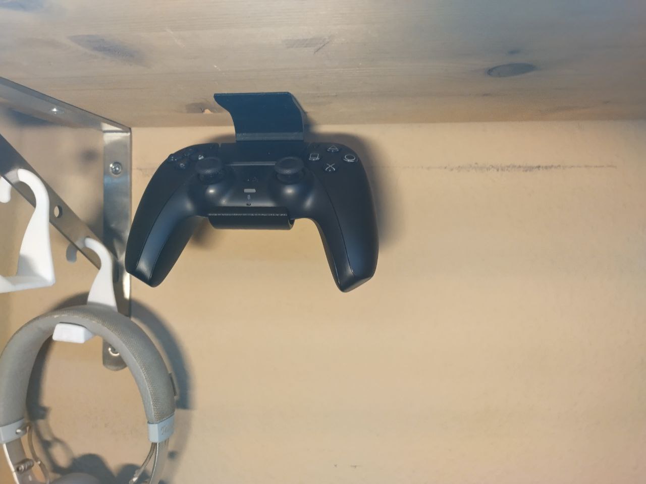 Controller Mount - Underside by Tower_Builder | Download free STL model ...