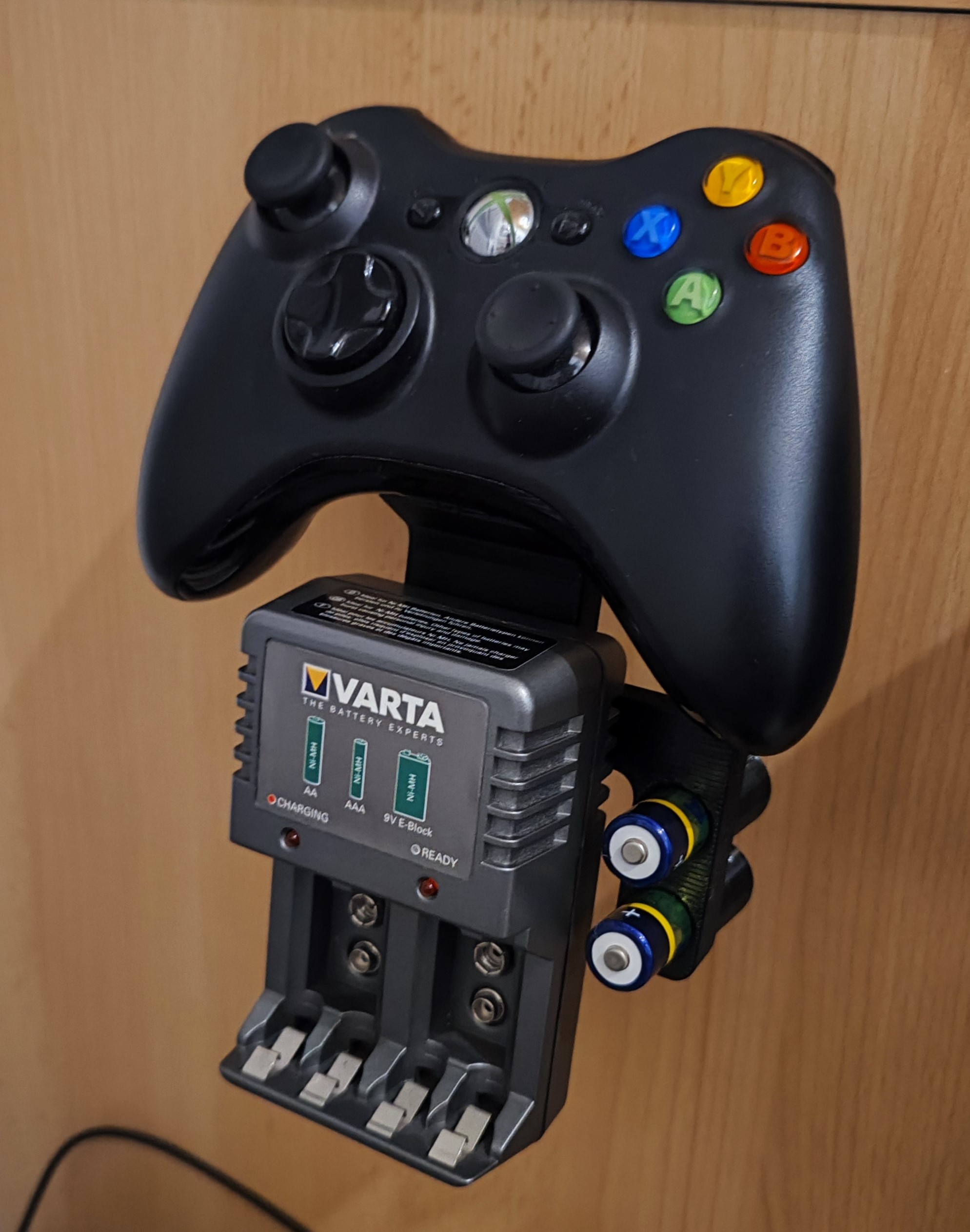 Wall mount for Xbox360 controller and Varta battery charger+batteries ...