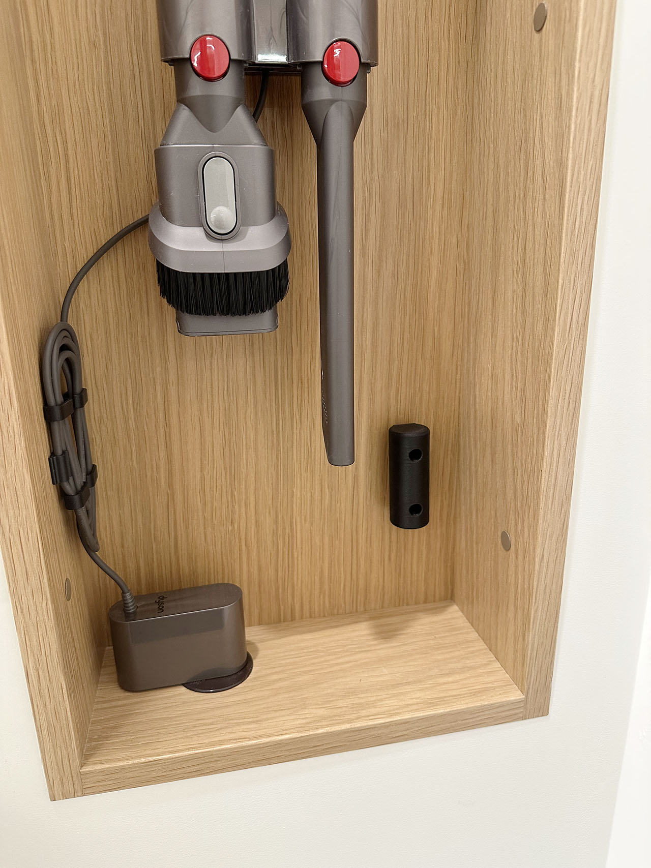 Dyson v12 Slim Wand Clip Wall Mount by Glen Bayley | Download free STL ...