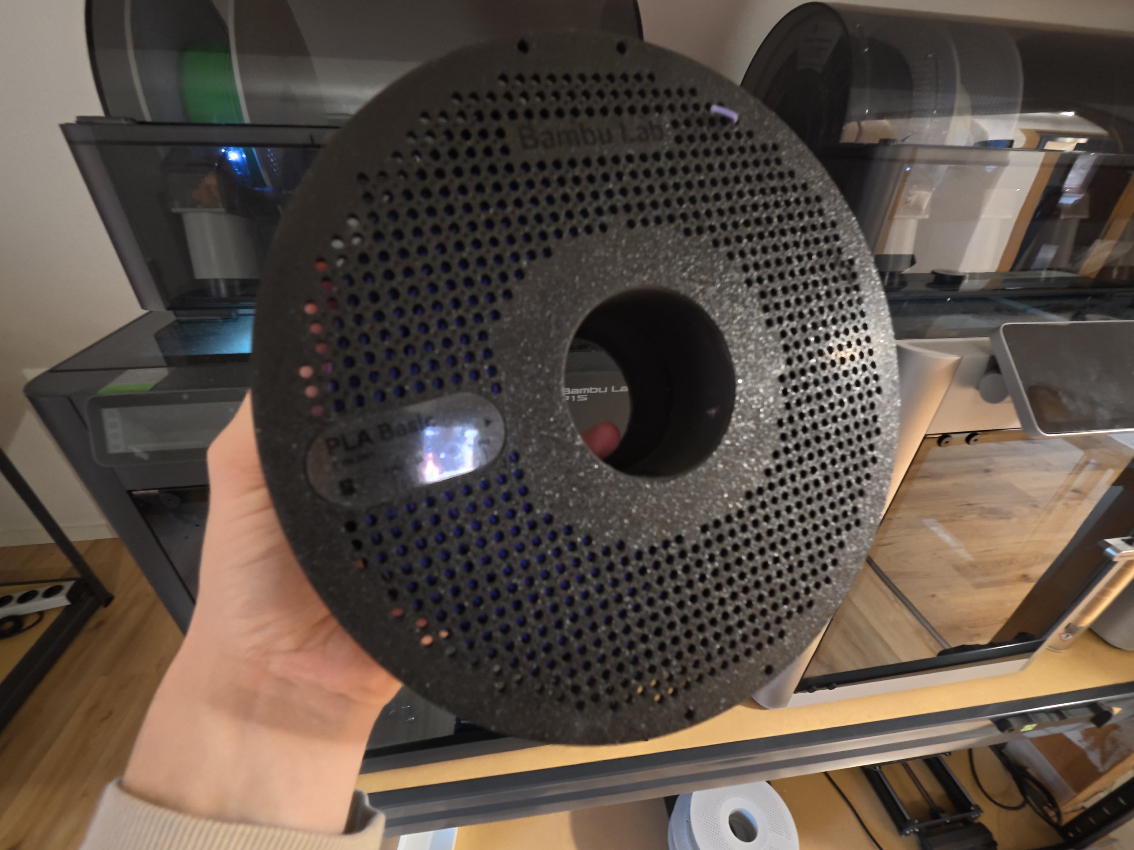 Bambu reusable spool with holes by Jerryie | Download free STL model ...