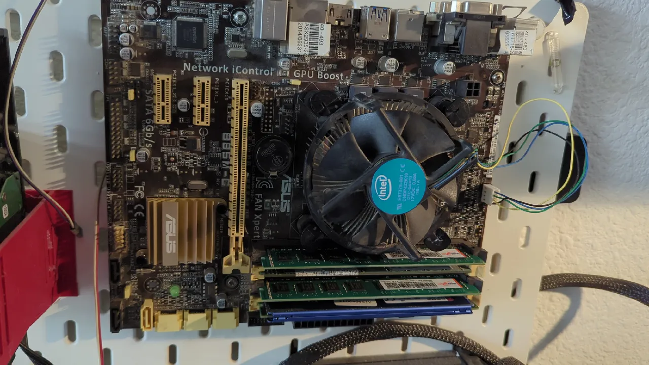 uatx skadis motherboard holder by Luis Mart | Download free STL model | Printables.com