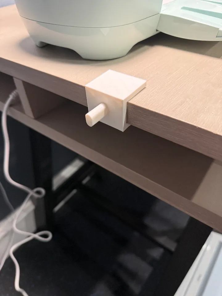 Cricut Self Healing Cut Mat Desk Clamp (Parametric) by Sirius ...