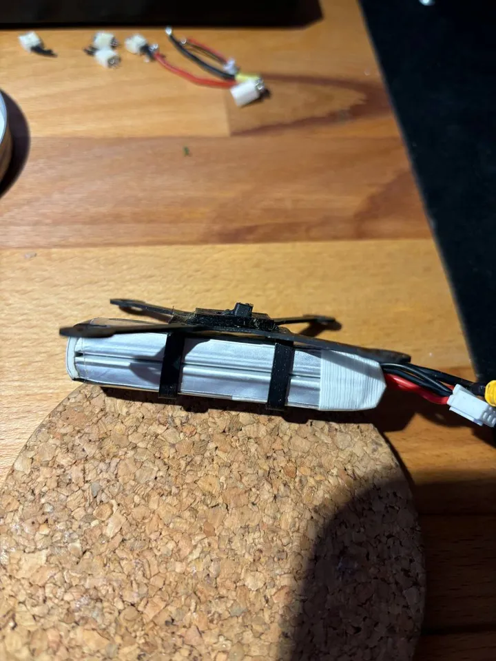 Newbeedrone Cockroach 75 2 Battery Holder by kaschberle | Download free STL model | Printables.com