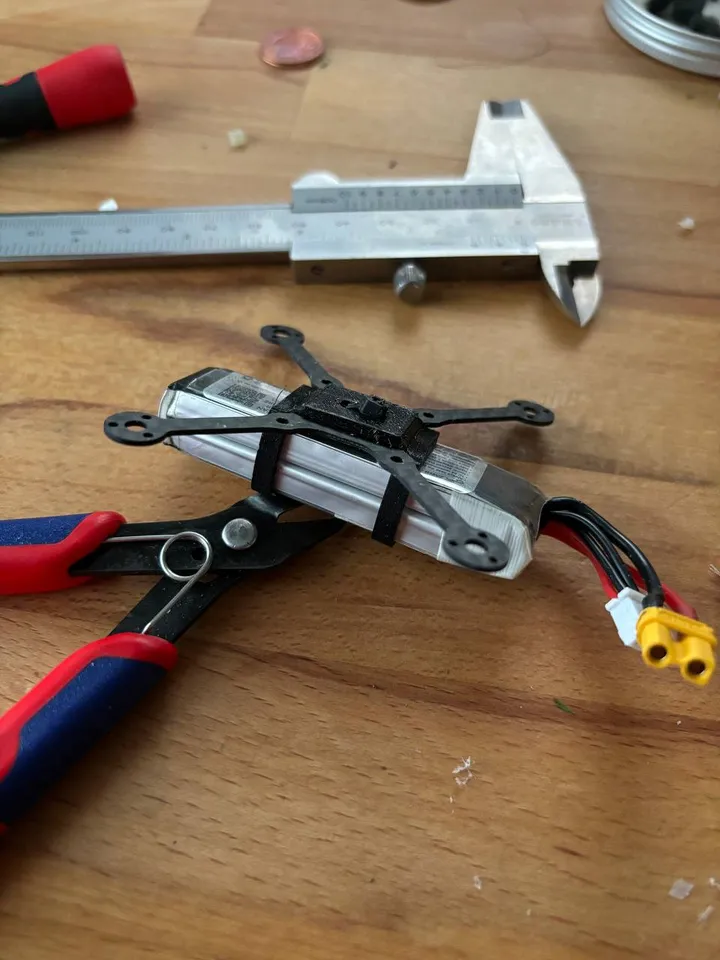 Newbeedrone Cockroach 75 2 Battery Holder by kaschberle | Download free ...