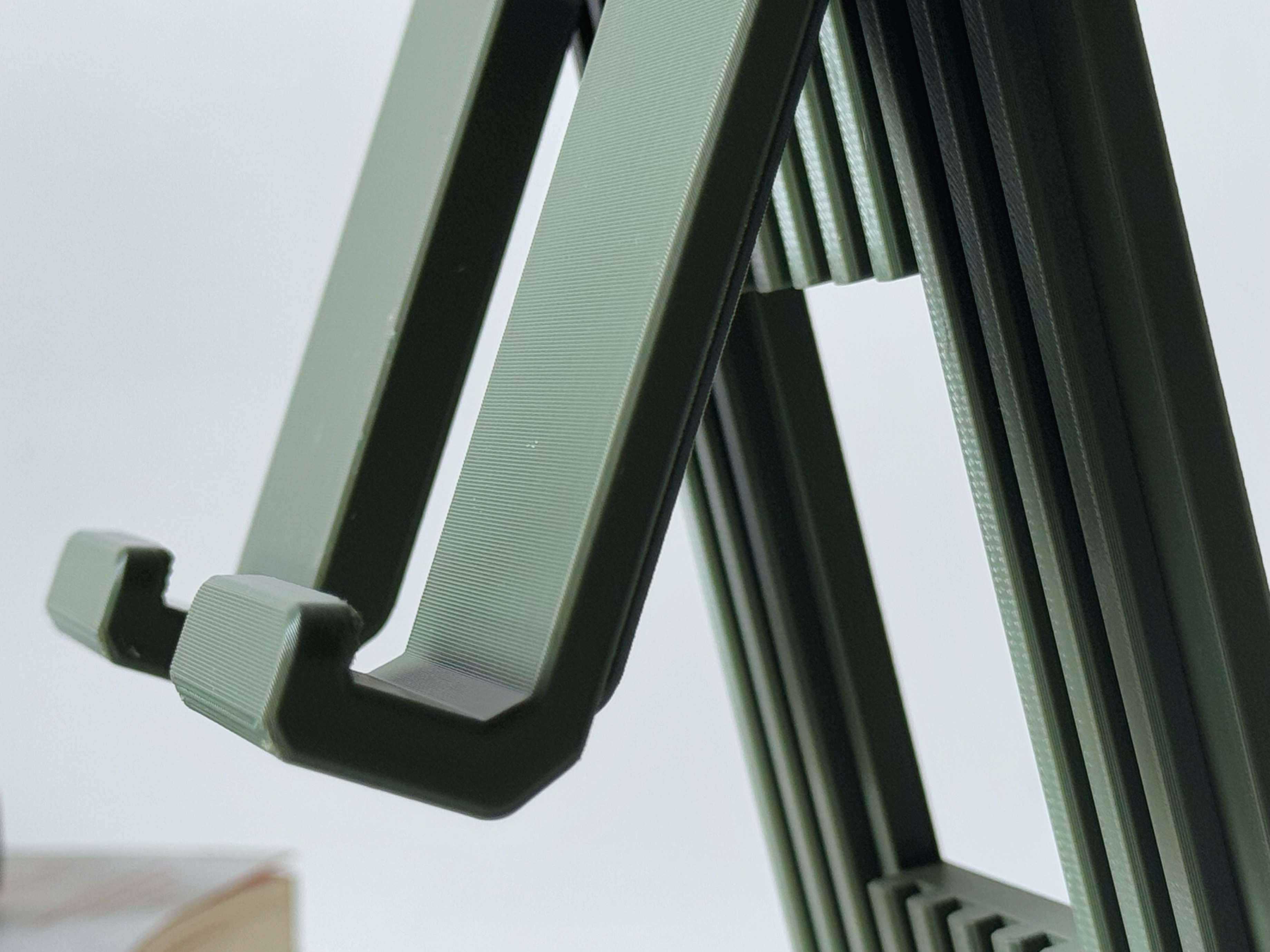 iPad / Tablet Stand - Raised by MEYUI | Download free STL model ...