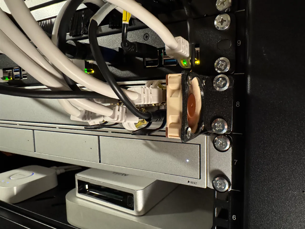 40mm rack fan mount for SFP adapter cooling by Oestle | Download free ...