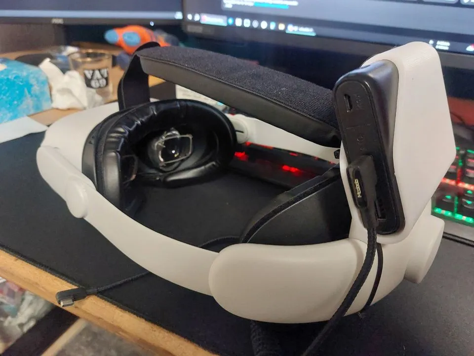 Quest 2 Kiwi Elite Strap PowerCore 10400 holder by Lord_Vader ...