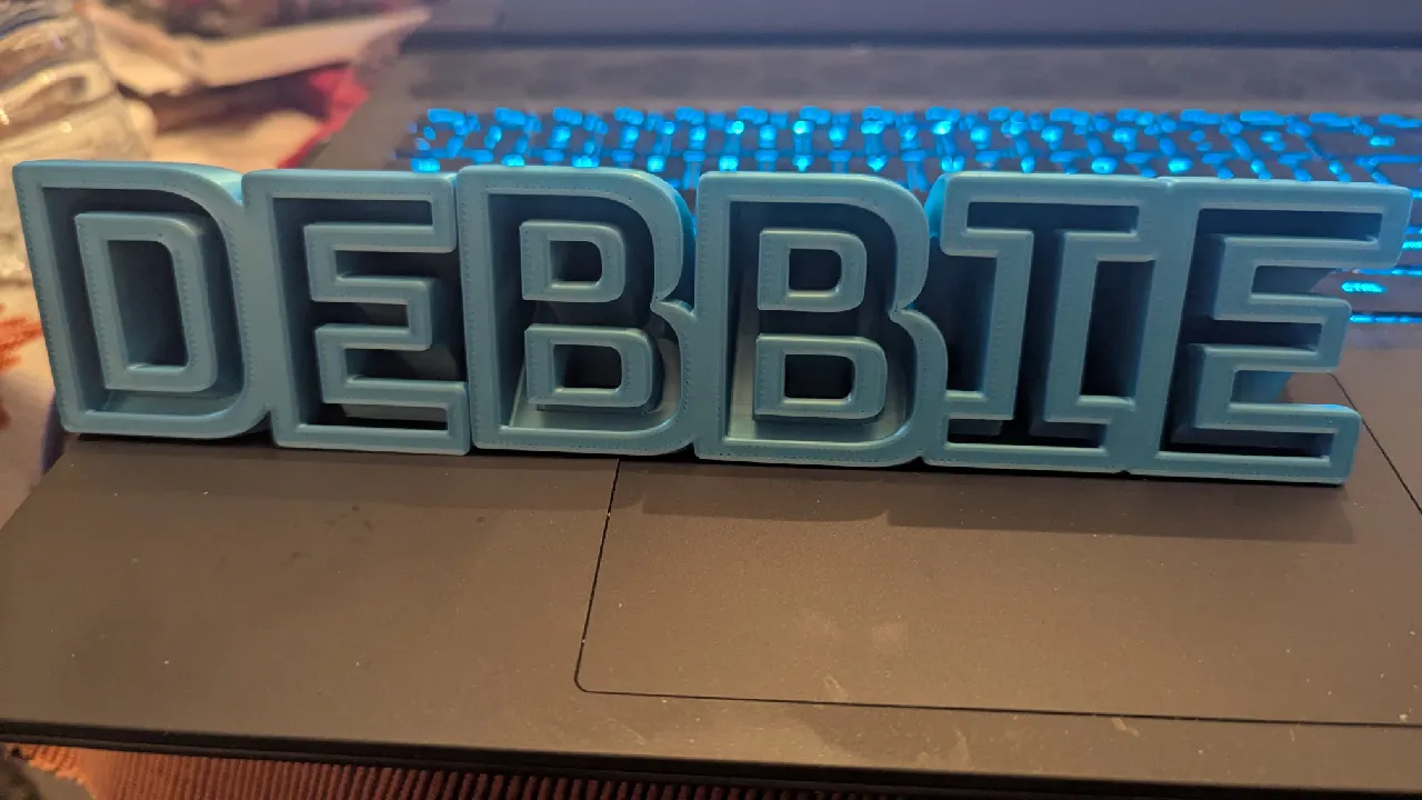 Debbi9e desk sign by Ken G. | Download free STL model | Printables.com