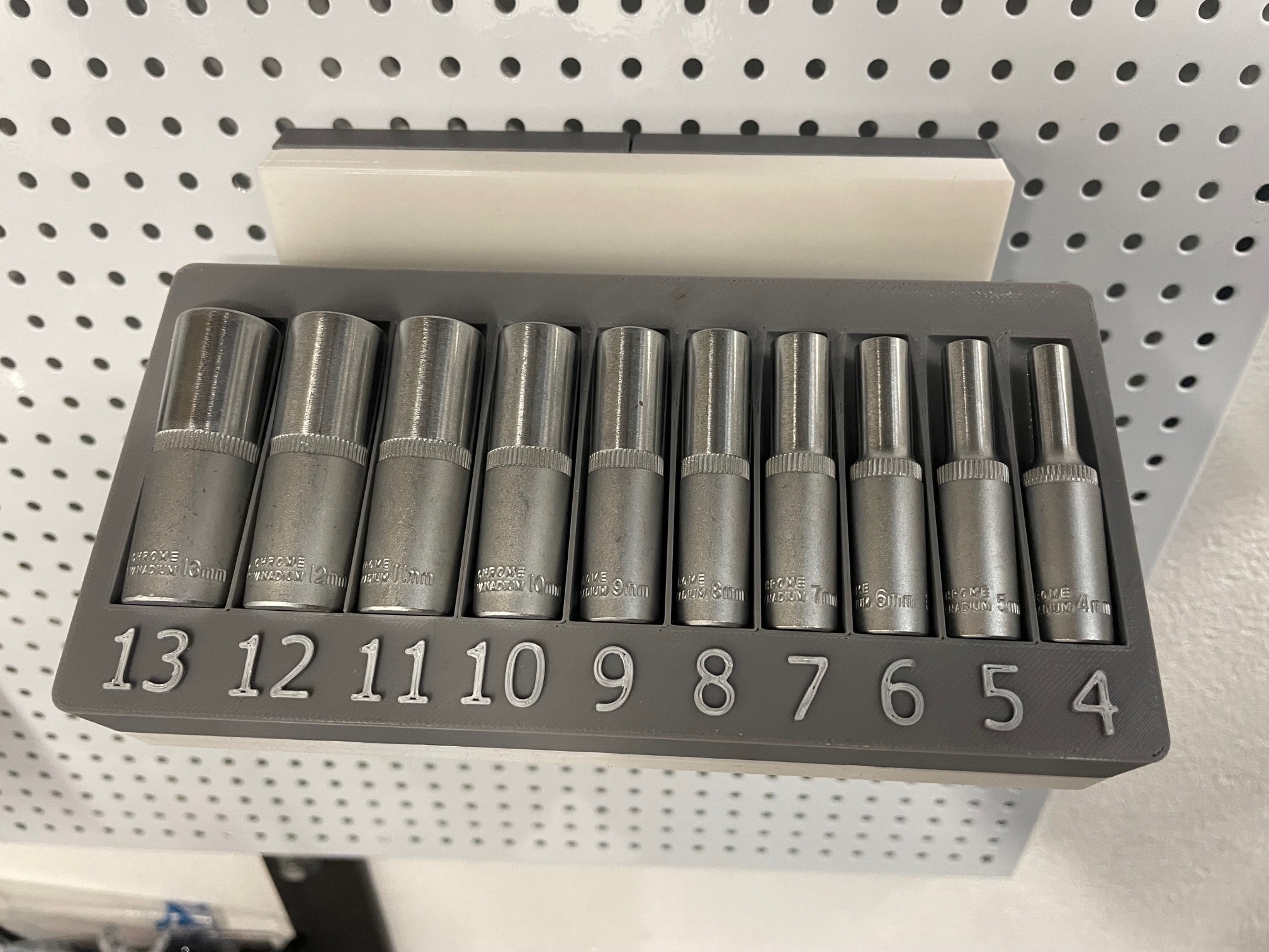 2x4 gridfinity long socket holder 4-13 metric with a 3/8" drive ratchet by Richard Schalander ...