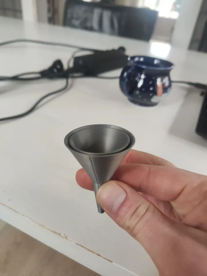 Mini Funnels to fill up lubrication containers by SJV.3D | Download ...
