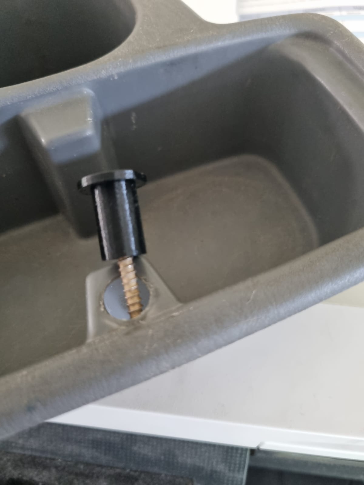 Top hat retainer for Landcruiser 105 arm rest tray by Dowster ...