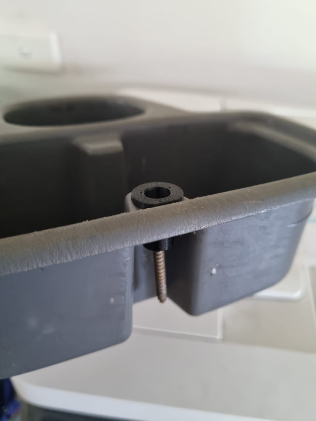 Top hat retainer for Landcruiser 105 arm rest tray by Dowster ...