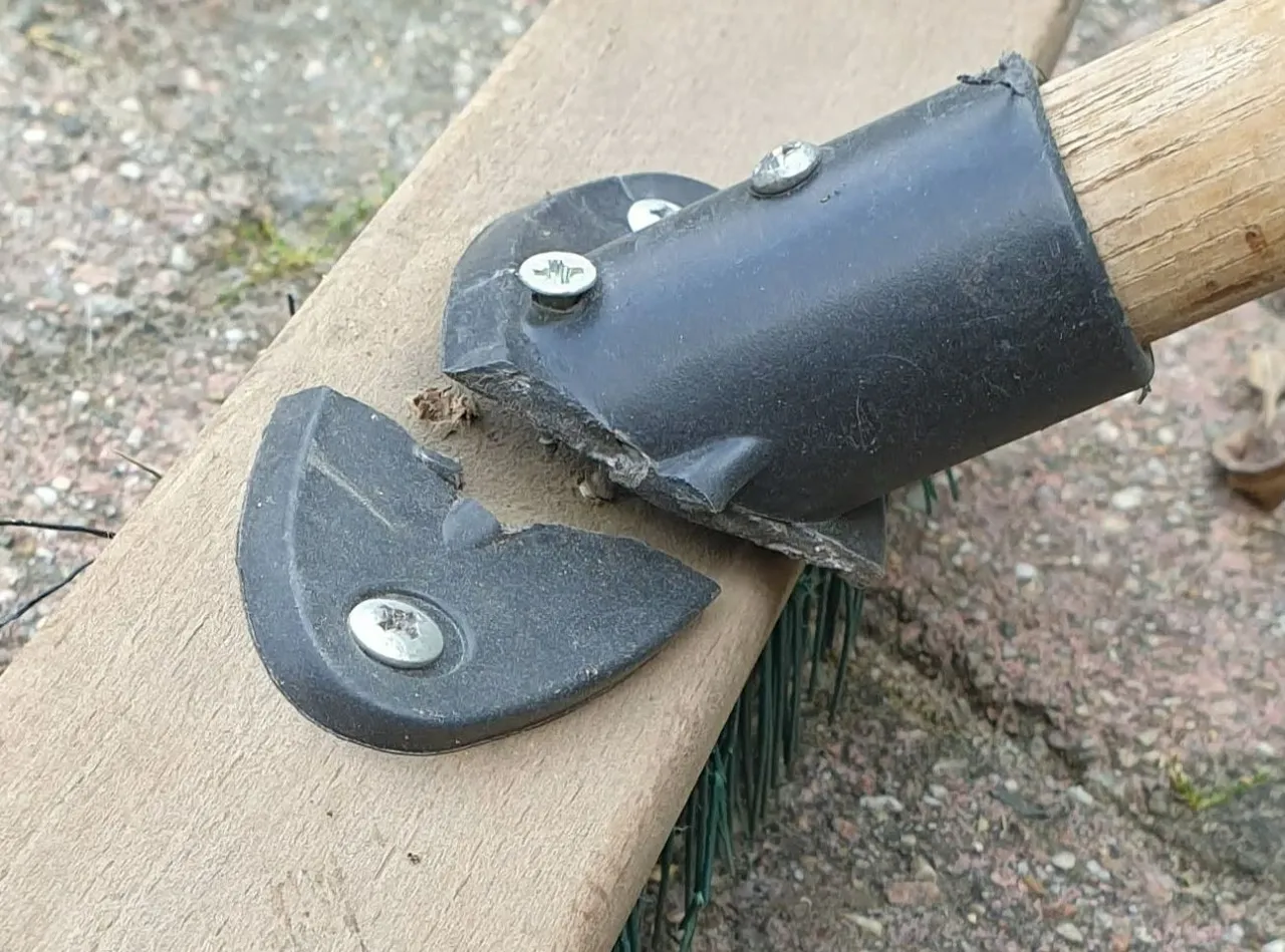 Broom stick mount (replacement) by Hans | Download free STL model ...