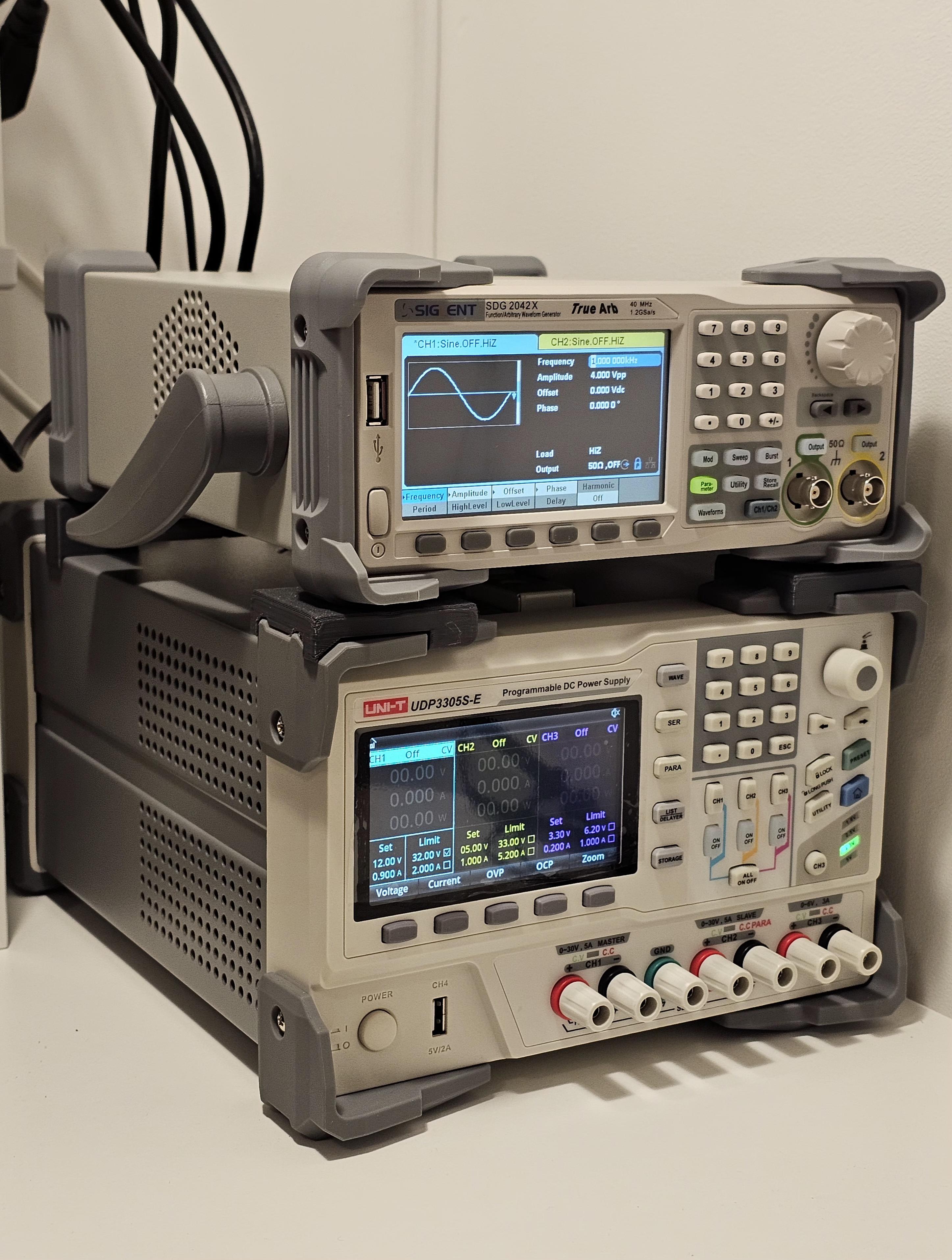 Uni-t to Siglent stacking plate UDP3305S-E SDG2000X by f0h5v | Download free STL model ...
