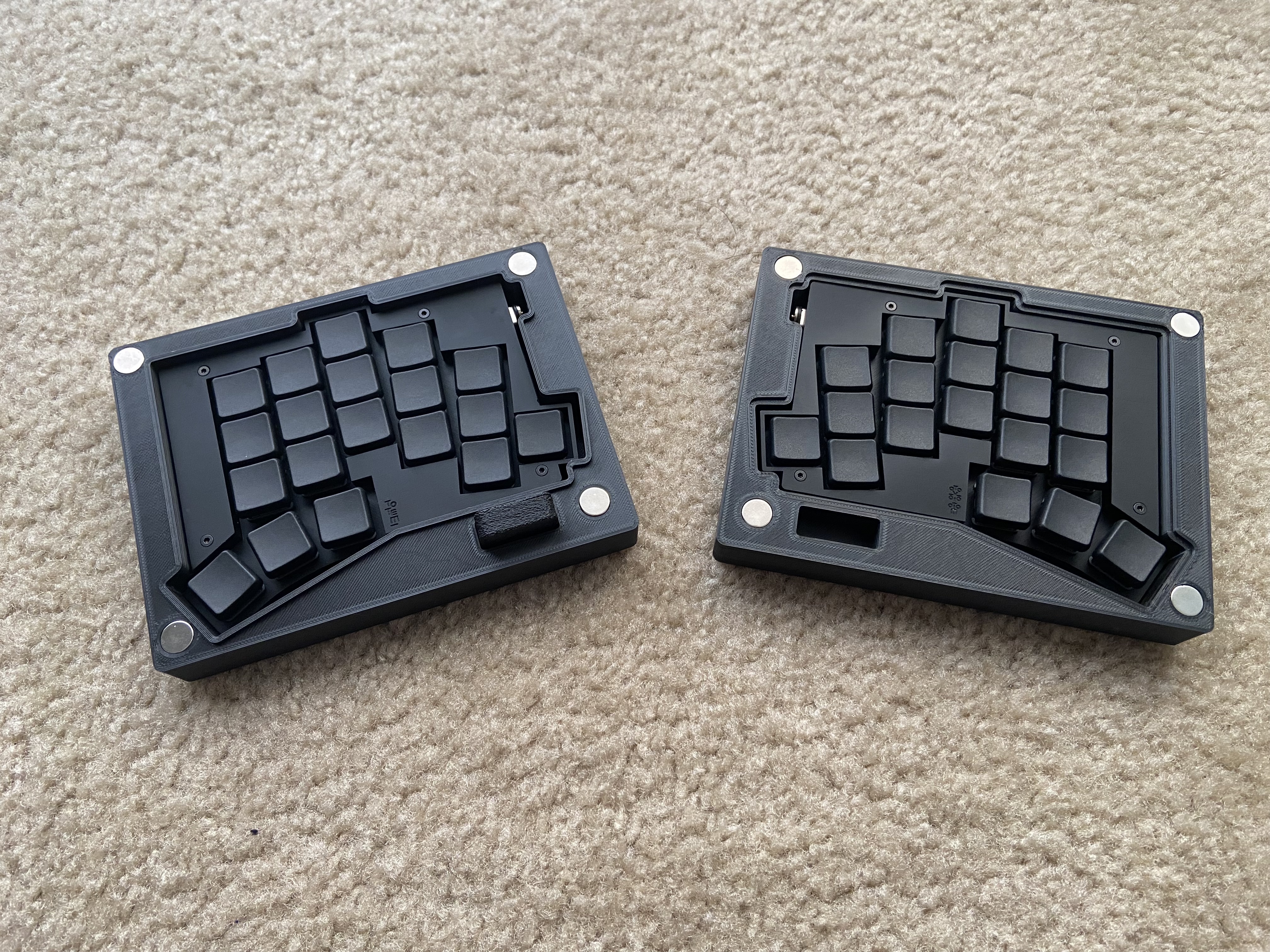 Travel Case for Wireless Totem Split Keyboard by AFLO | Download free ...