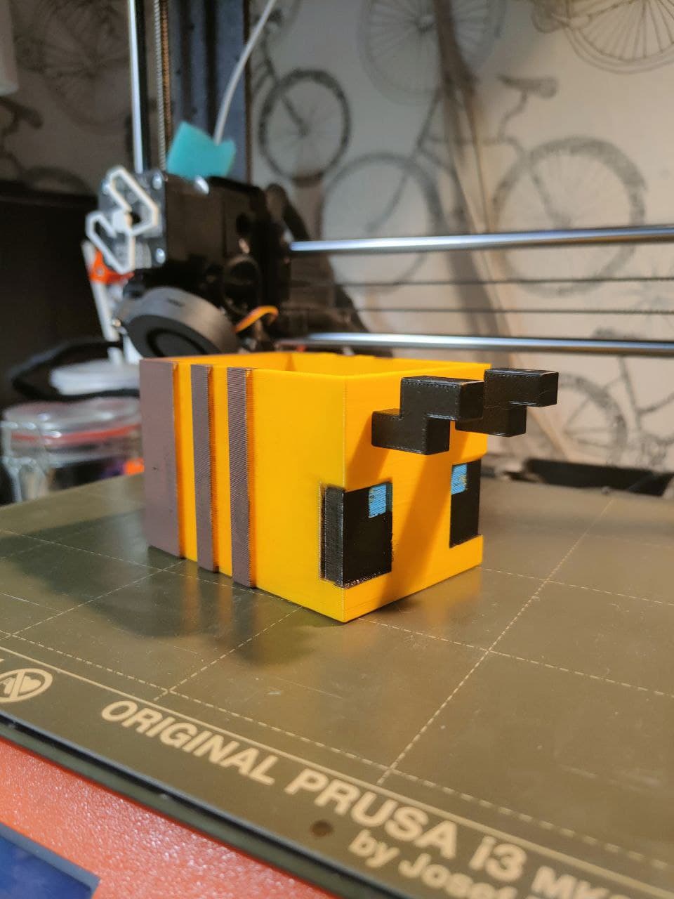 Minecraft Bee pot by Madzialke | Download free STL model | Printables.com