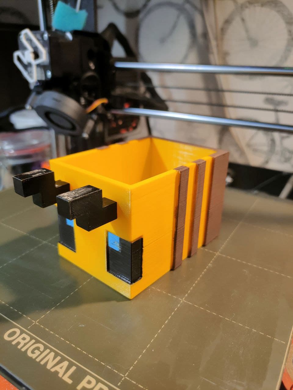 Minecraft Bee pot by Madzialke | Download free STL model | Printables.com