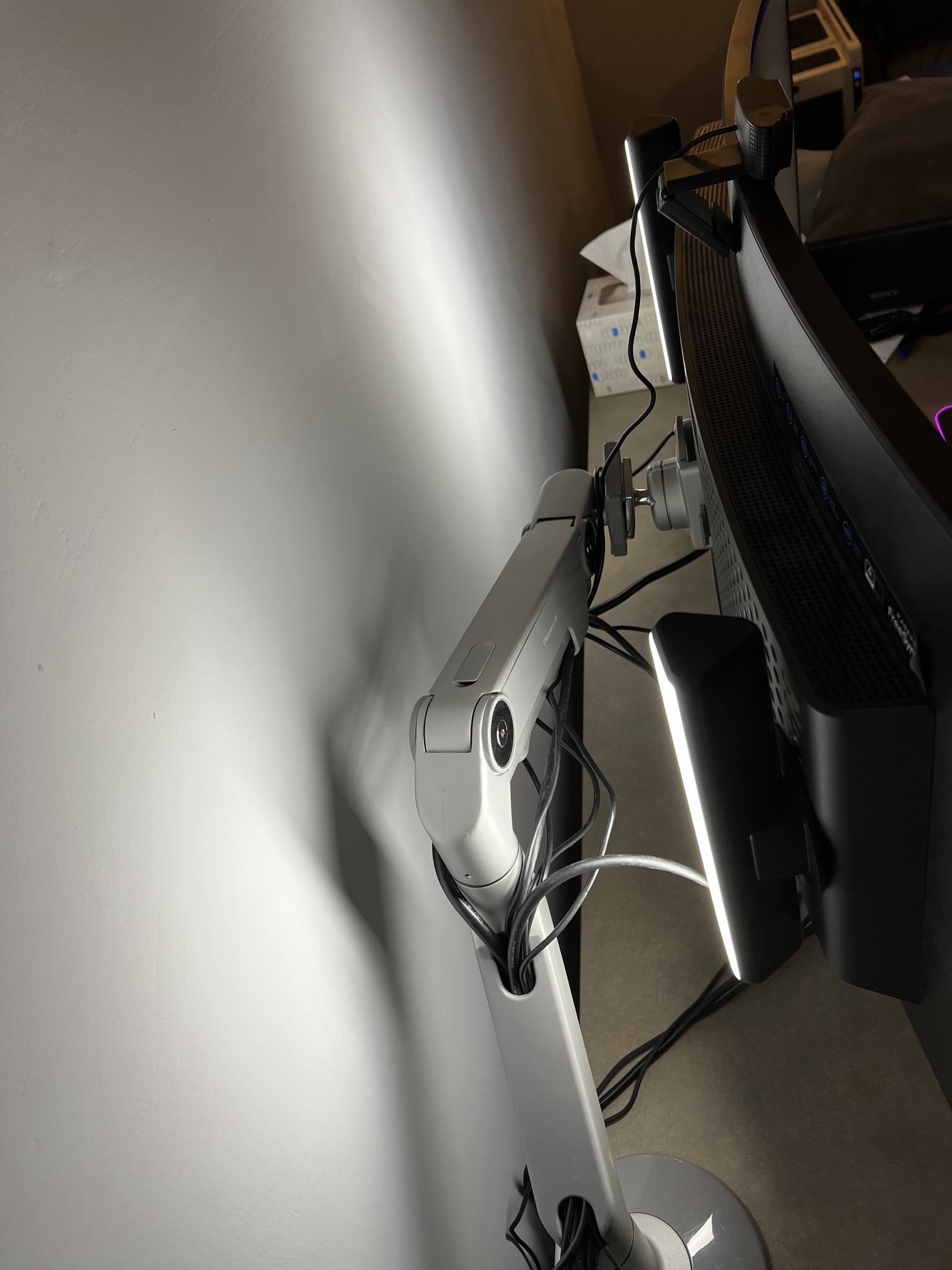 Humanscale M8 Double to Single Monitor Arm Adapter by Con4Man ...