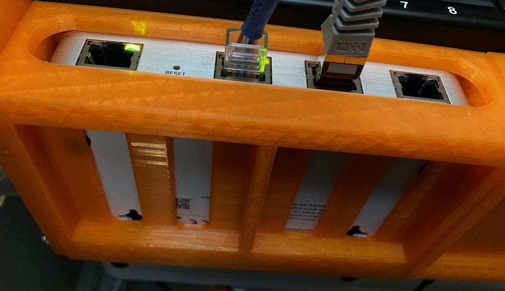 Unifi USG/Switch rack mounts (1U) by Hasanen | Download free STL model ...