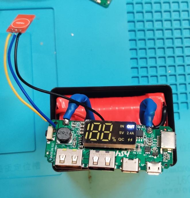 USB Power bank based on MakerHawk 18650-Board case (H961-U v3) by ...