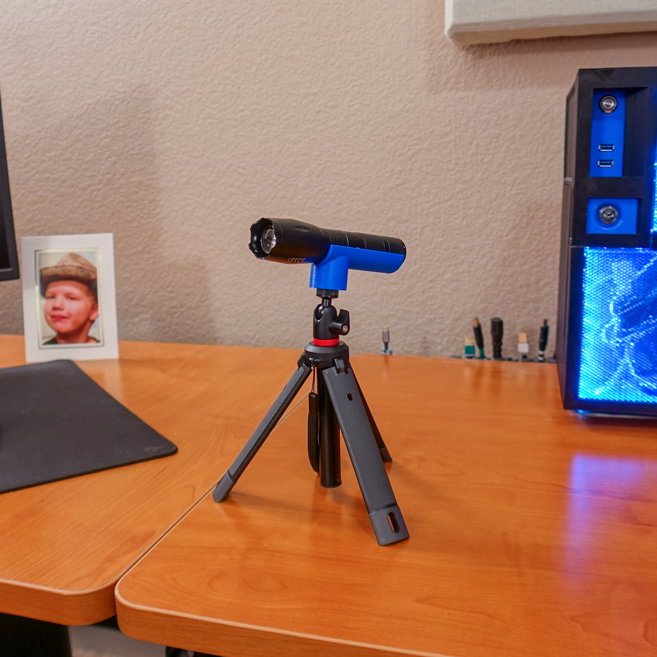Parametric Tripod Mount for a Flashlight by briancmoses | Download free ...