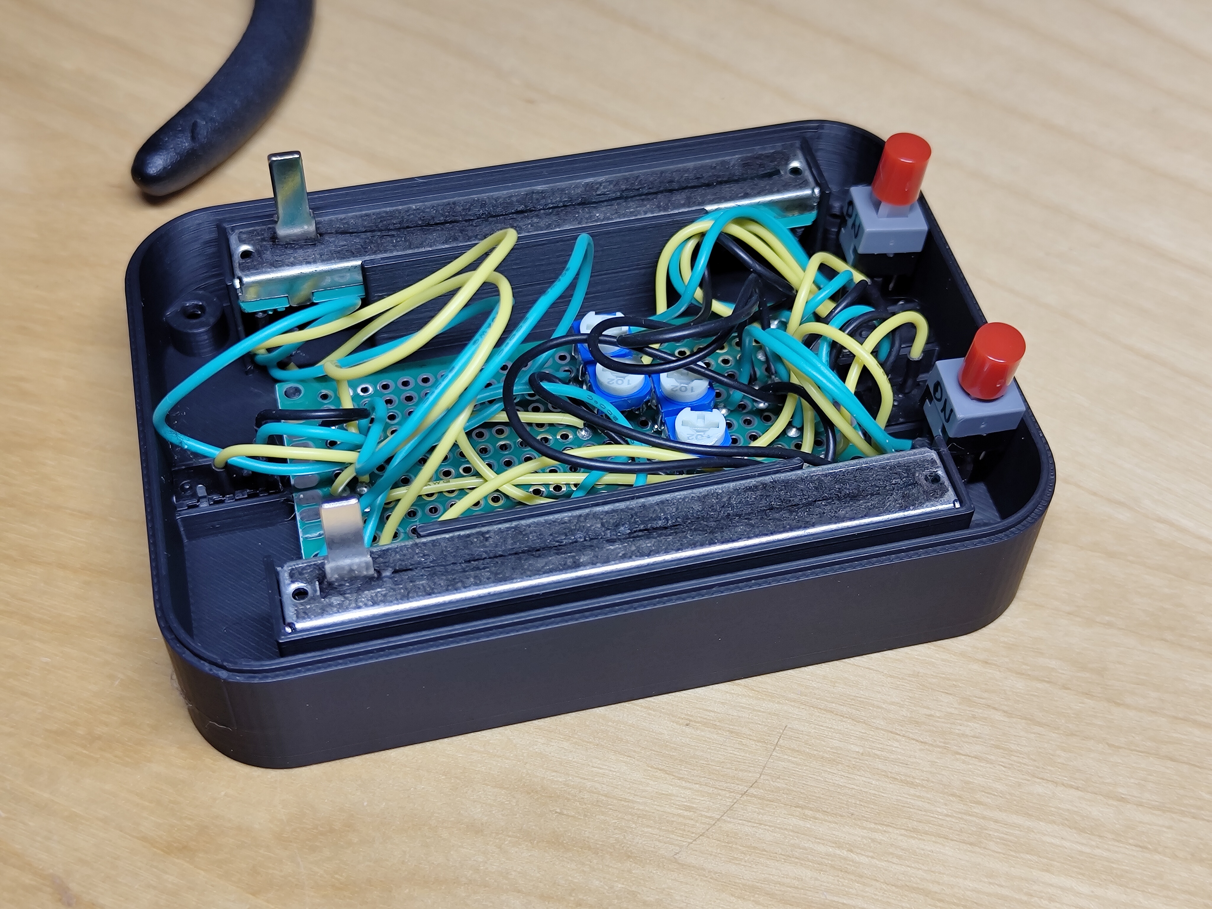 Passive Stereo 2-channel Audio Mixer by diyit | Download free STL model ...