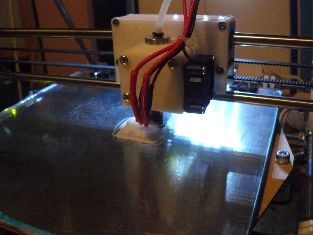 E3D hotend mount for RepRap Mendel by Blayzeing | Download free STL ...