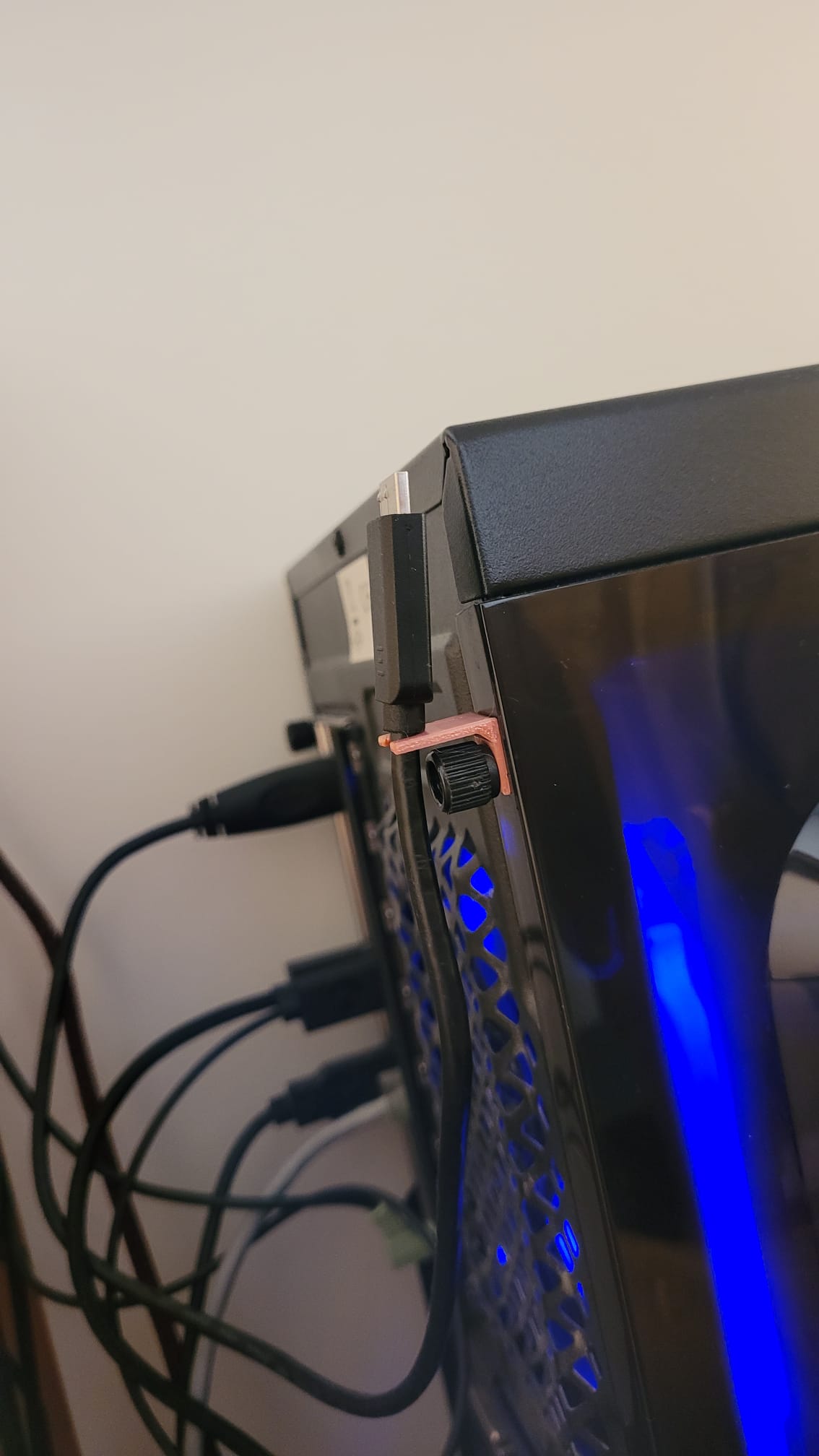 Pc Case Cable Holder by ferferite | Download free STL model ...