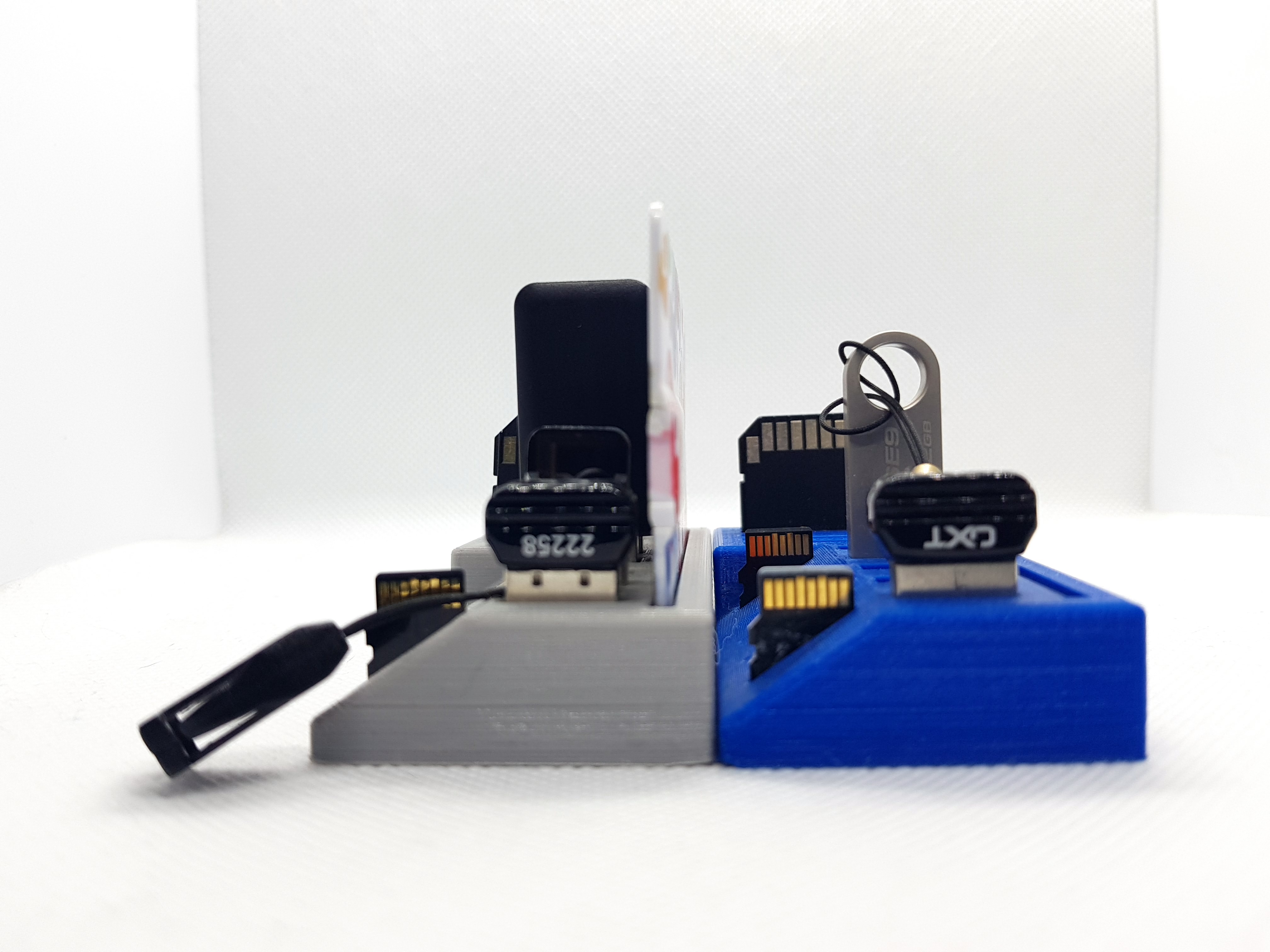 USB holder / USB držák da Honza200 | Scarica il modello STL gratuito ...