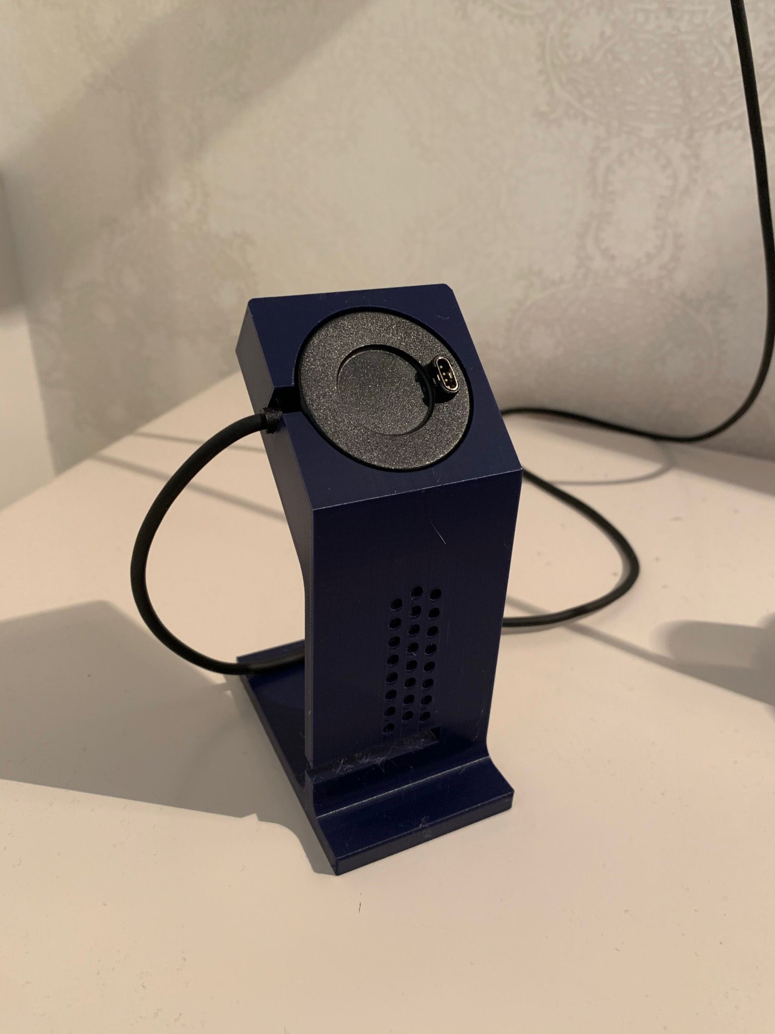 Garmin watch stand par Df24 | Téléchargez gratuitement un modèle STL ...