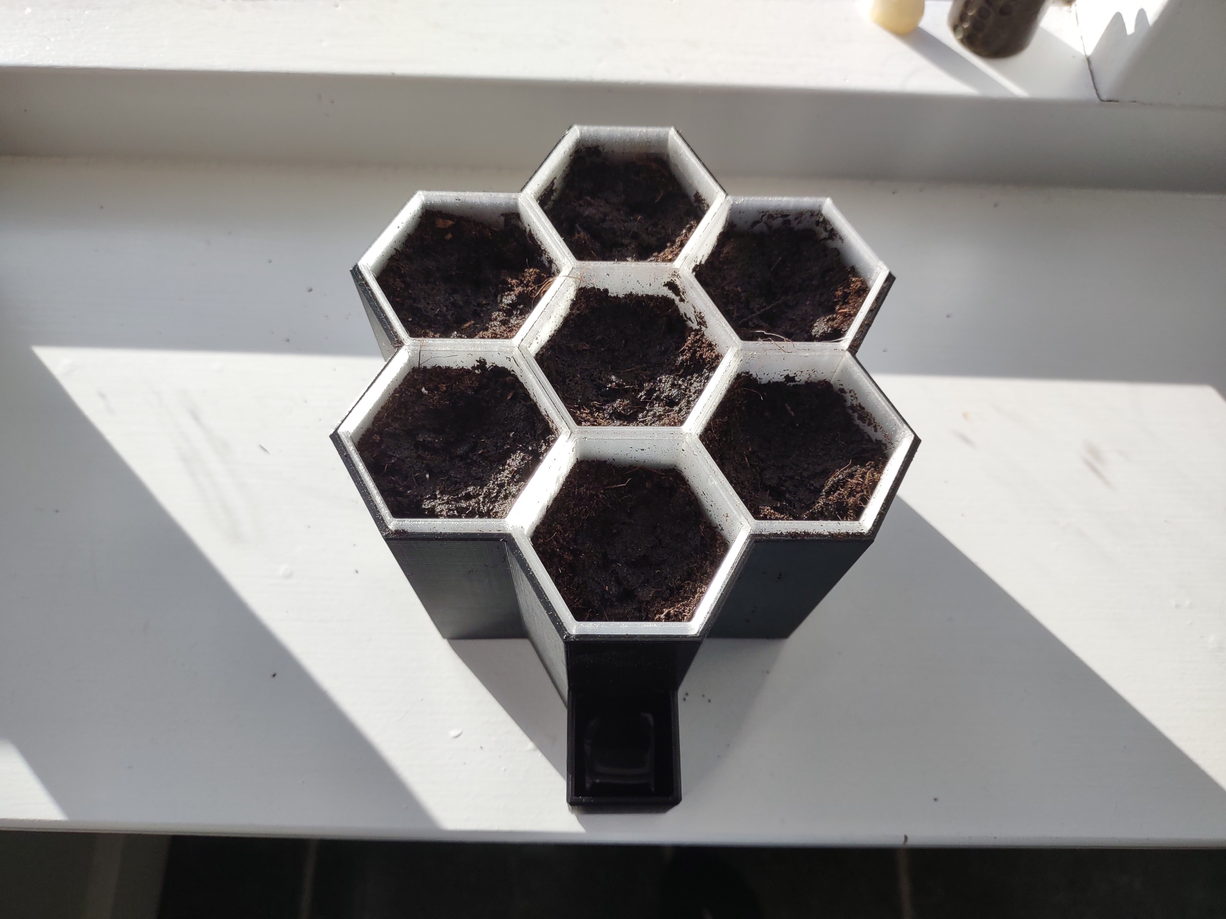 SMALL SELF-WATERING SEED STARTER by dirk144347 | Download free STL ...