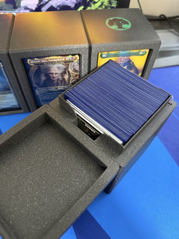 Magnetic Magic the Gathering Commander Deck Box with Toploader Window ...