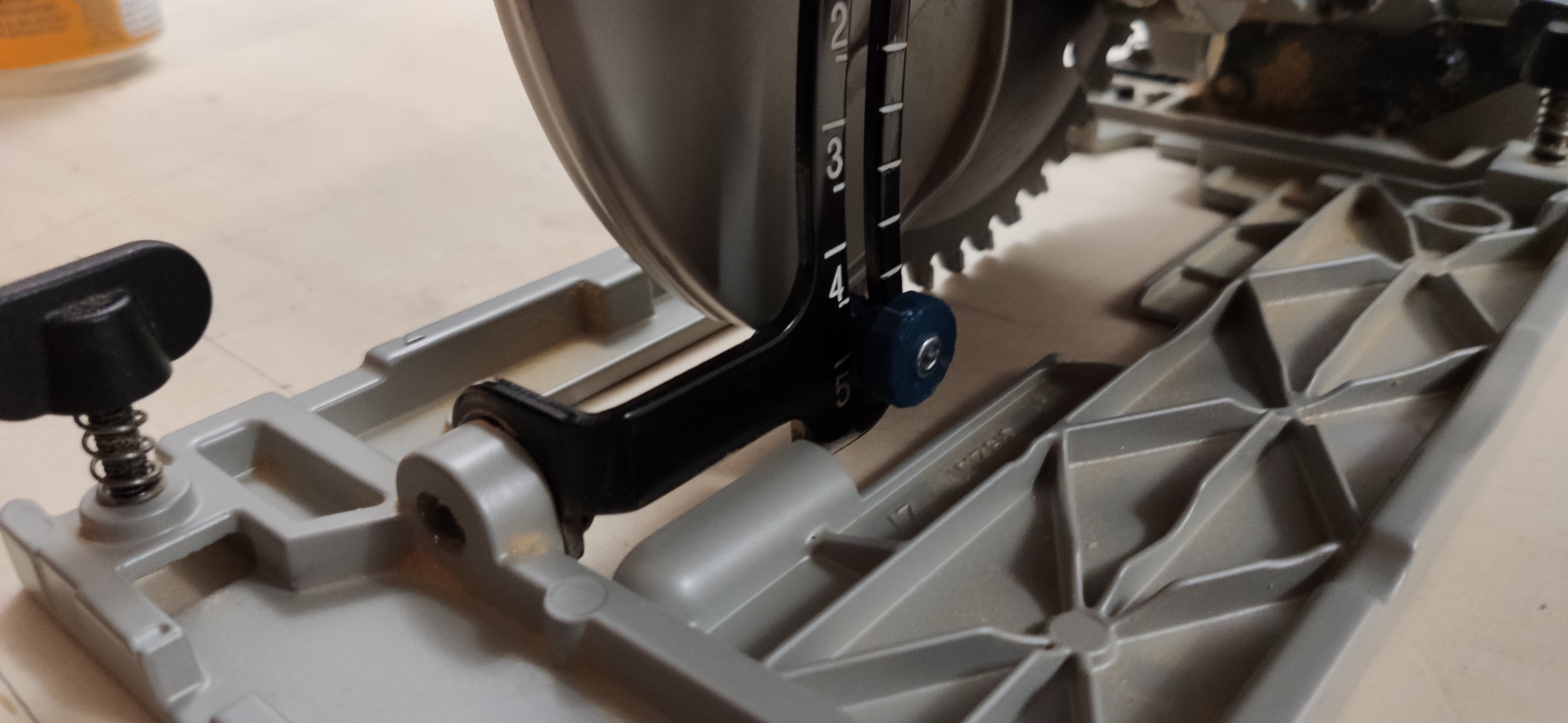 Saw blade cover stop for Makita DHS680 by Zahy | Download free STL ...