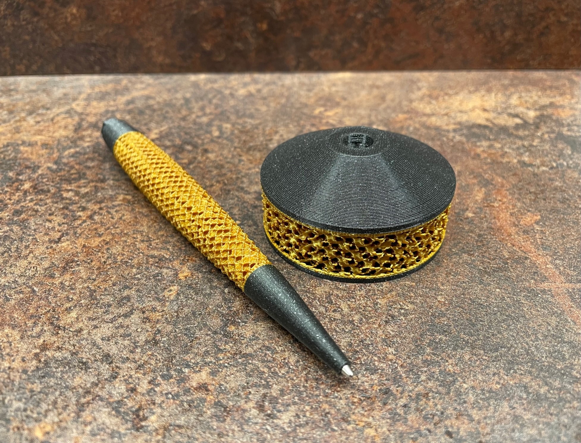 Pen Gyroid + Cubic with Holder - Kugelschreiber Gyroid + Kubisch mit ...