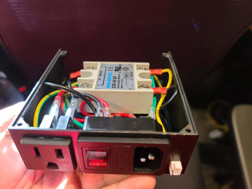 Versatile medium-duty SSR-controlled power outlet enclosure JST-XH ...