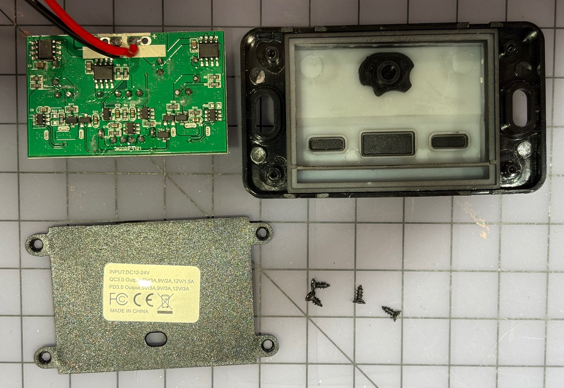 3-port 90W USB-C and USB-A powerbank using DeWalt 18/20V battery ...