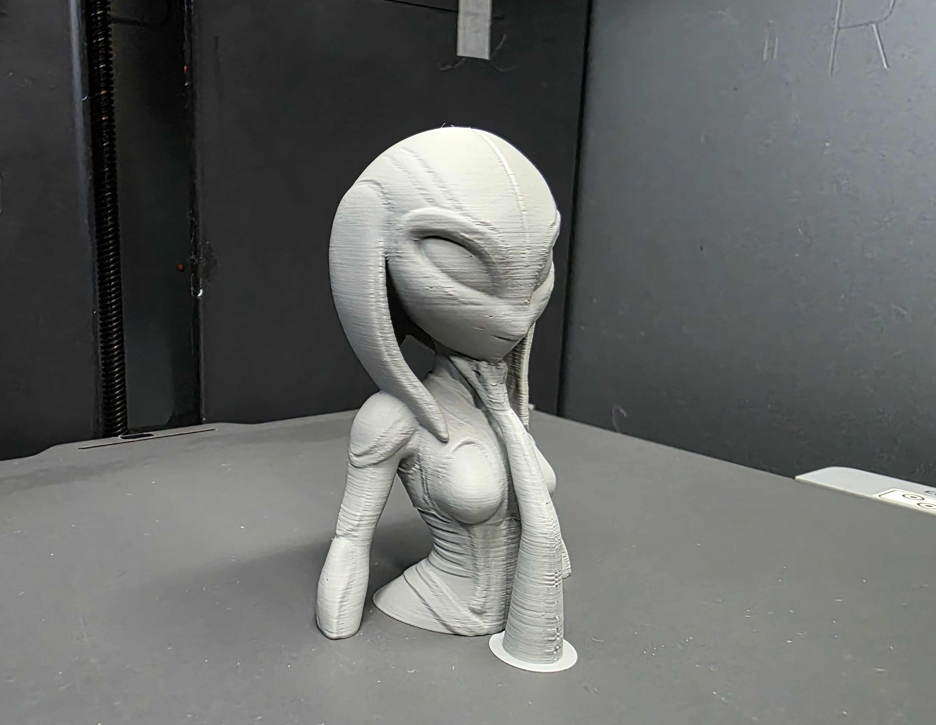 Female Insectoid Alien Sculpture by Triple G Workshop | Download free ...