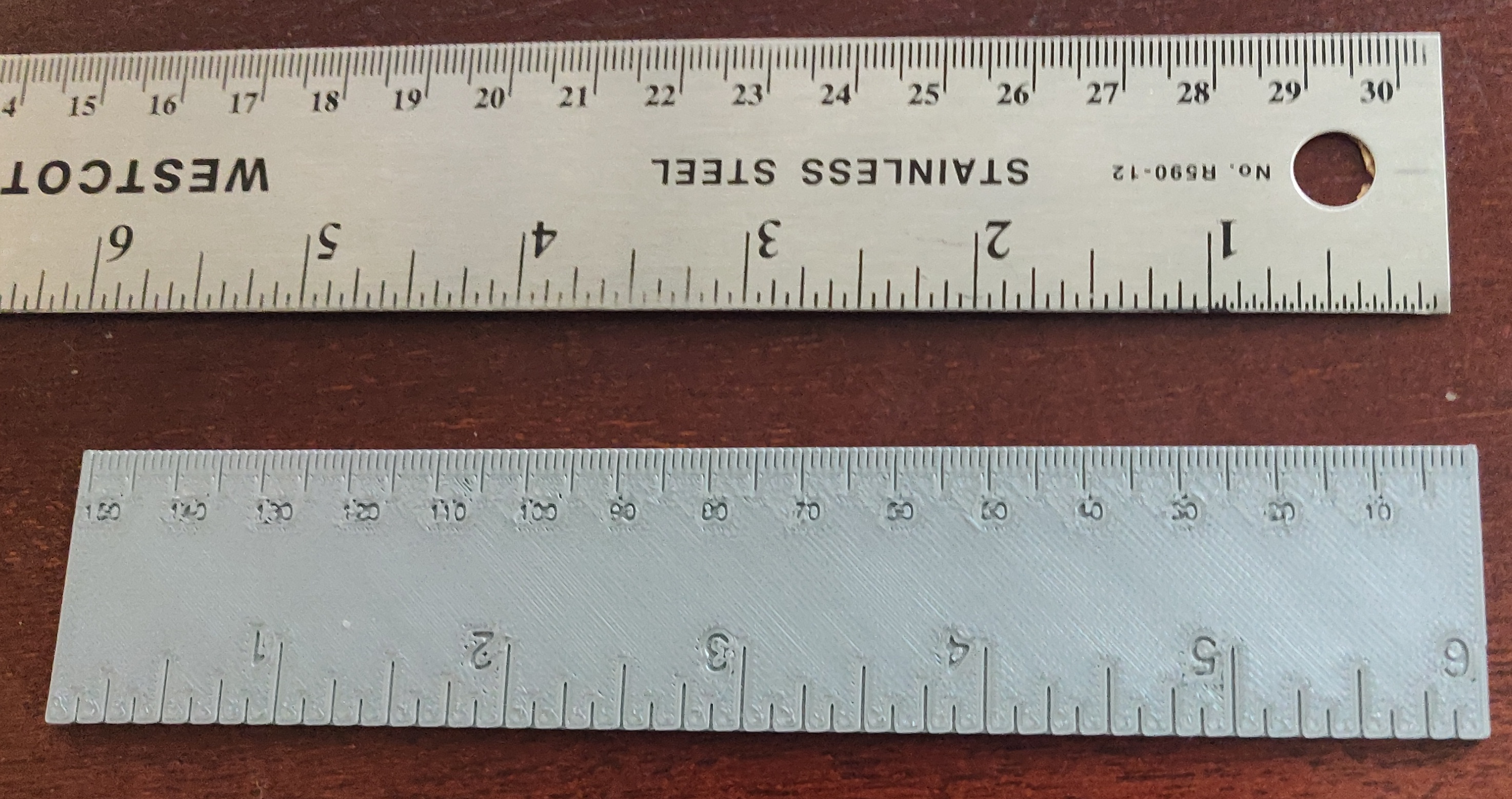 Left-Handed ruler por rb | Descargar modelo STL gratuito | Printables.com