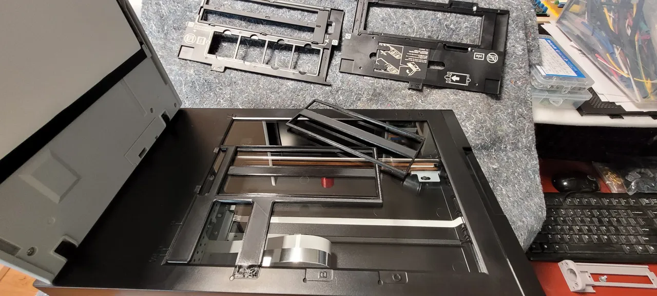 126 Film Holder for Epson V600 scanner by Zfrenchy | Download free STL ...
