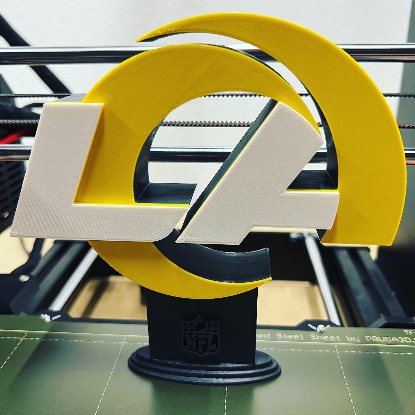 LA Rams Logo Stand by GrafikFehl3r | Download free STL model ...