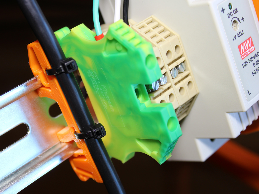 DIN Rail Cable Clamp por mdkendall | Descargar modelo STL gratuito ...