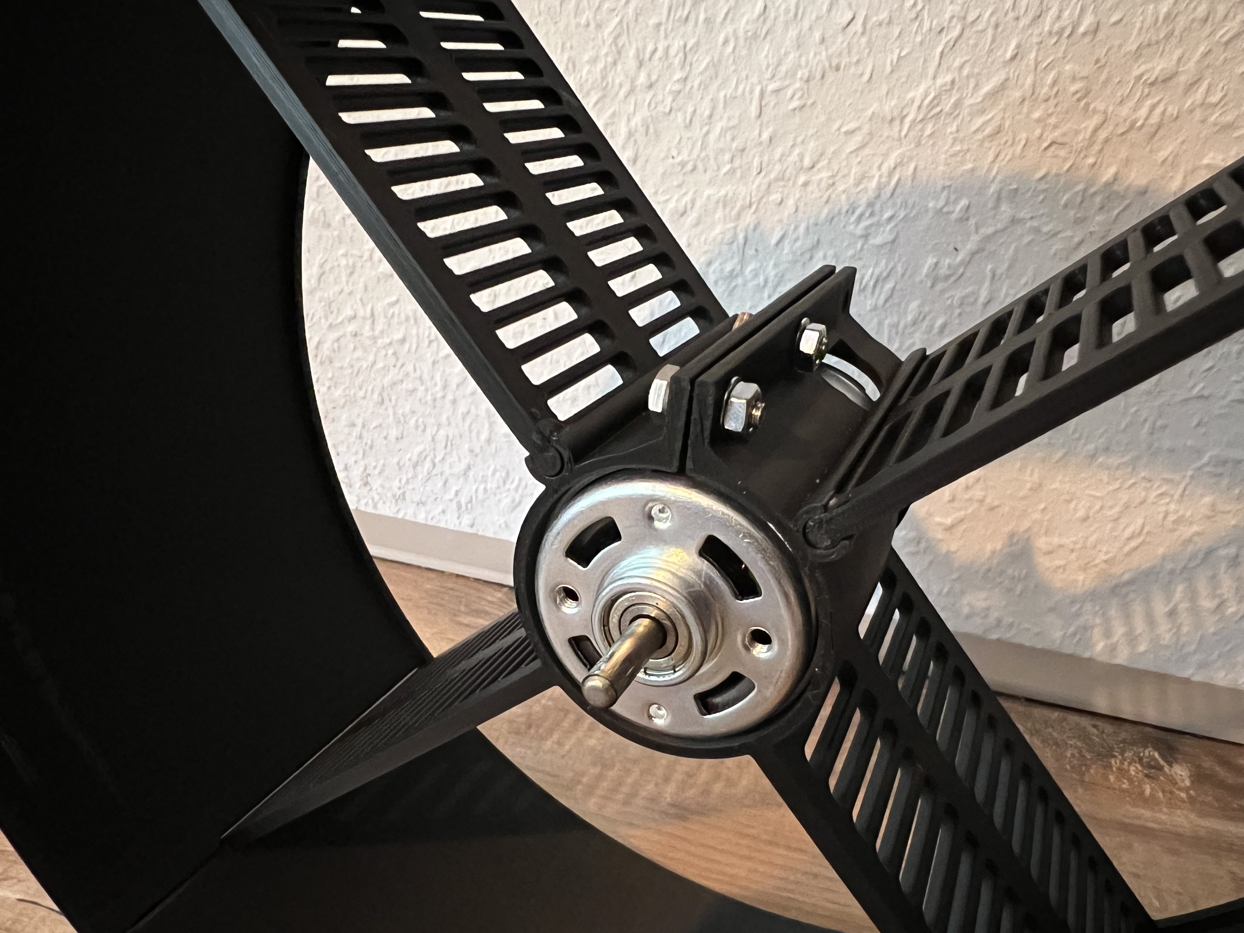 "Coolinator" a 775 motor based Ø 280mm fan by schreinerman | Download ...