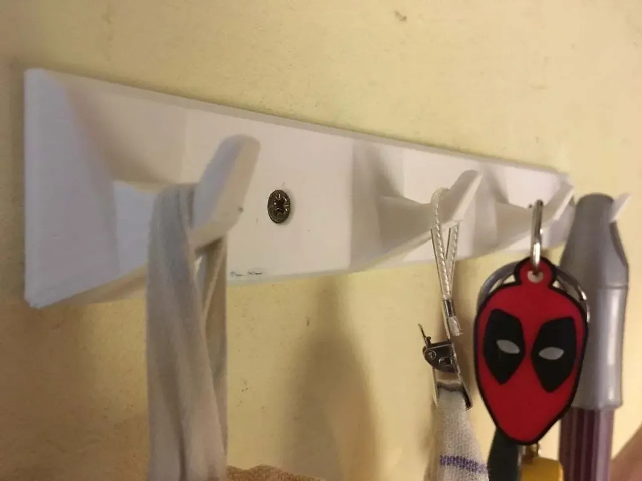 Simple 4 hook hanger by Grafit | Download free STL model | Printables.com