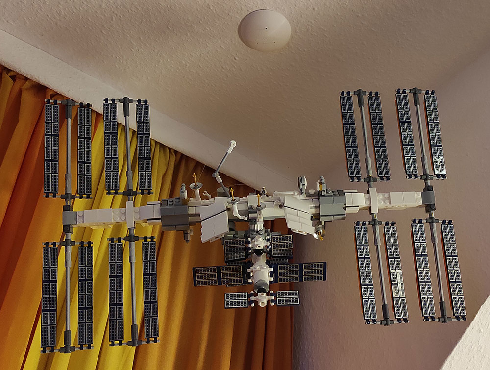 Lego ISS Space Station Deckenbefestigung by OSXtraveller | Download ...