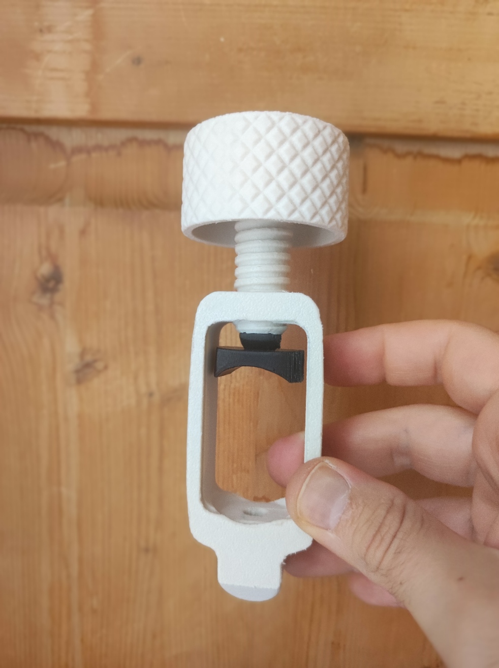 Universal Outdoor & Indoor Faucet Adapter by Engineering Projects ...