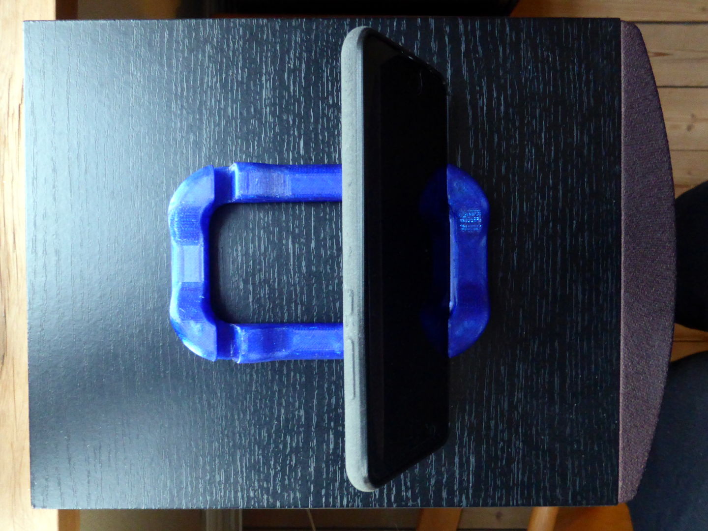 Curved simple Phone Stand by Area51 | Download free STL model ...