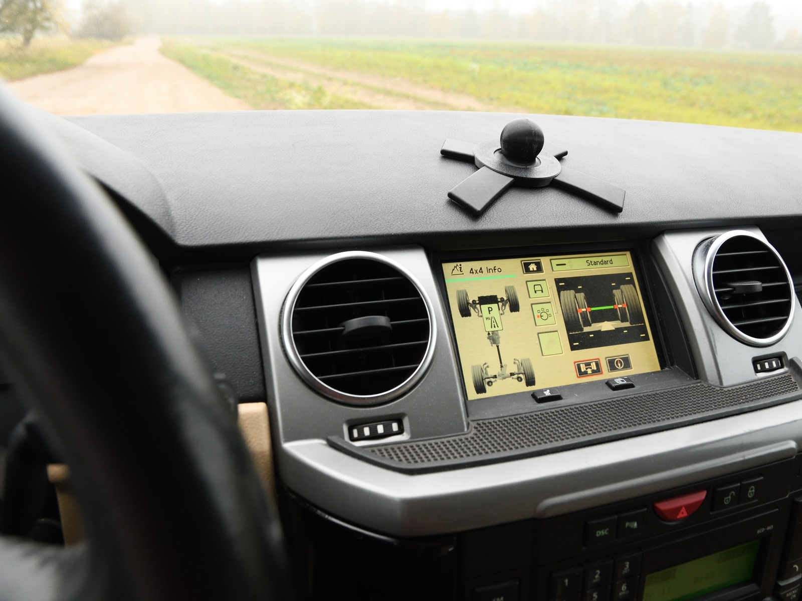 Land Rover Discovery 3 8" Tablet Holder by Hyta | Download free STL ...