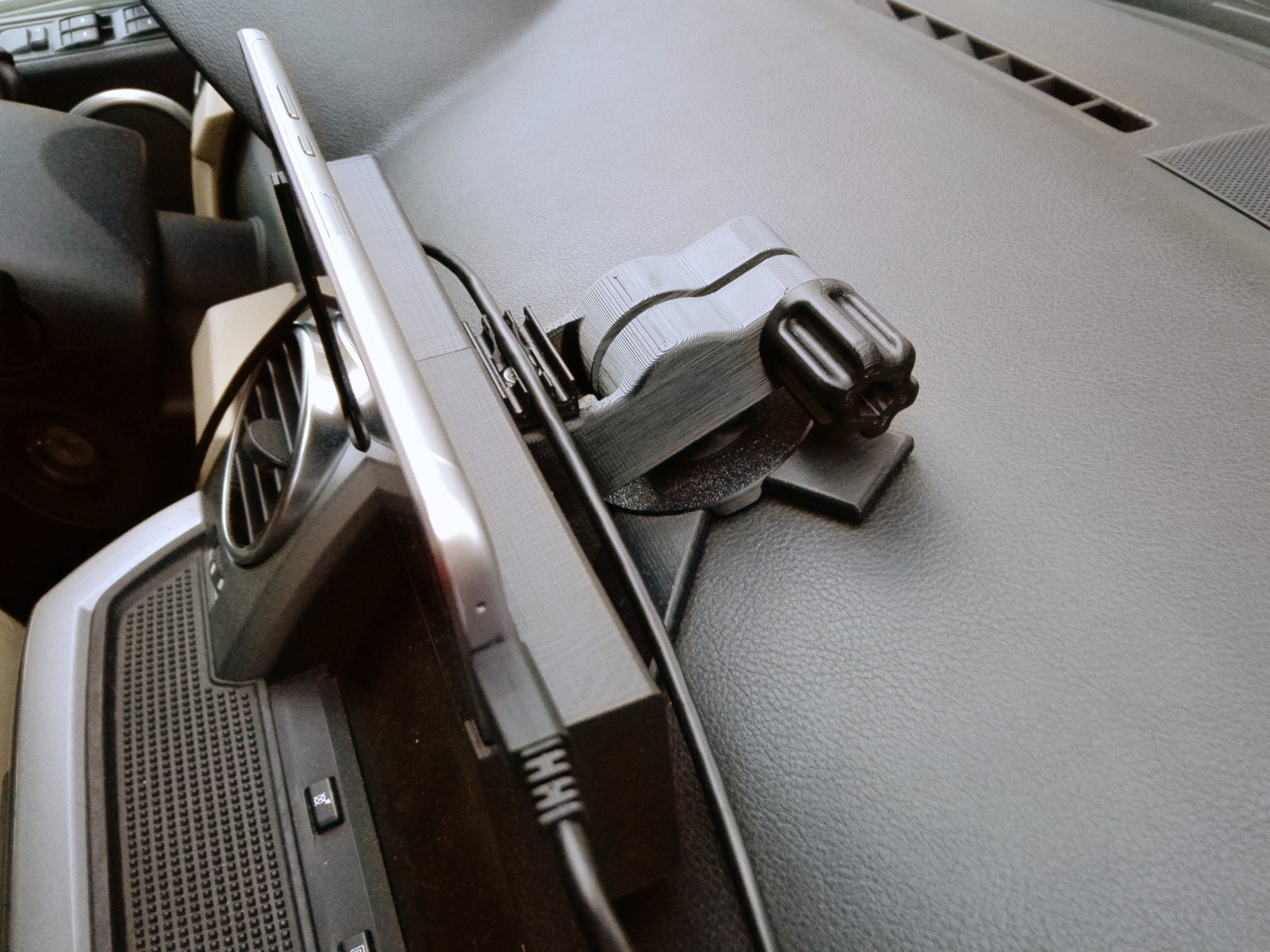 Land Rover Discovery 3 8" Tablet Holder by Hyta | Download free STL ...