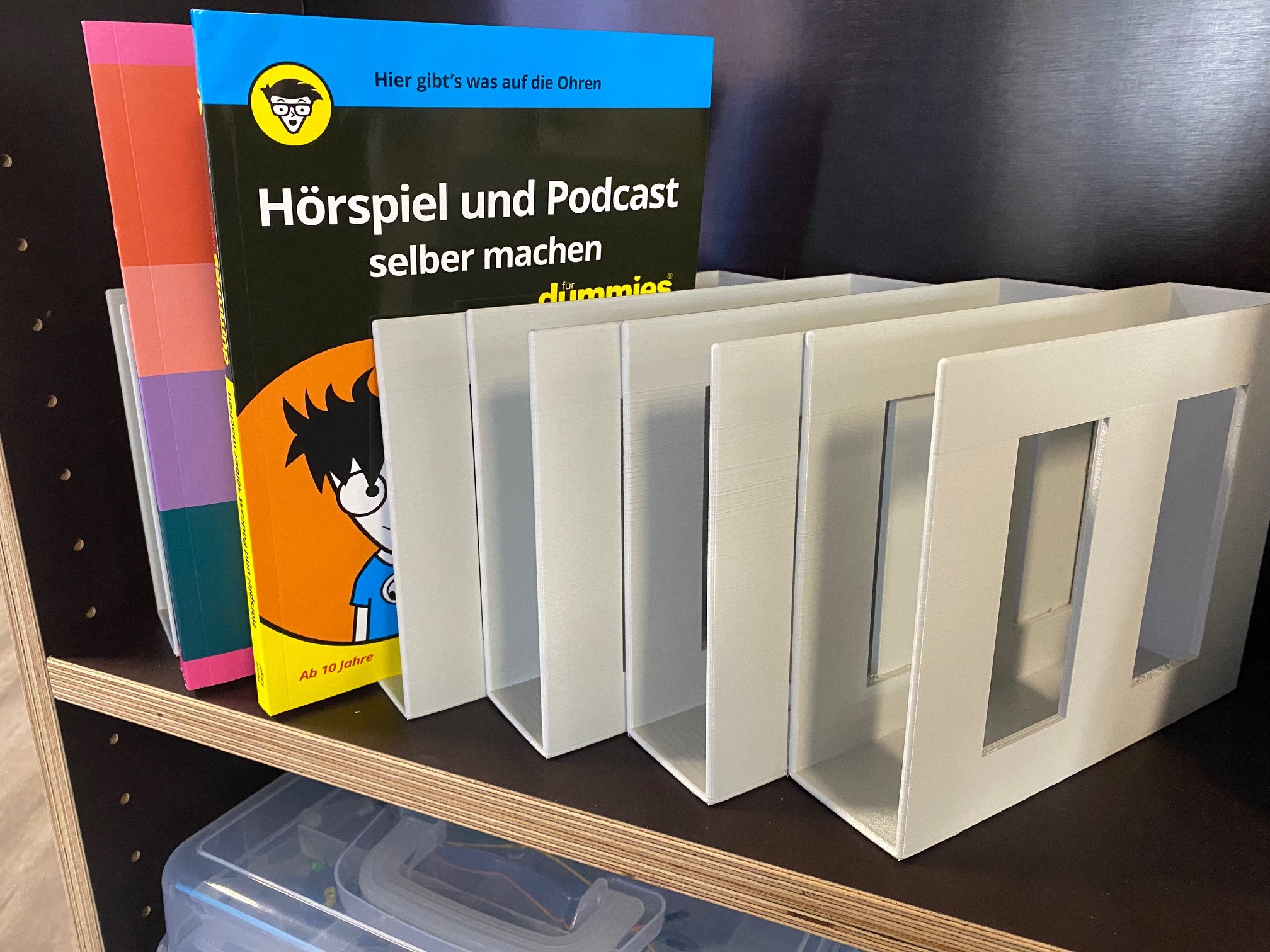 book shelf plug-in system/ Büchergestell Stecksystem by Michael ...